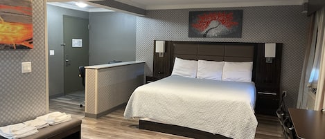 Quarto solteiro luxo, 1 quarto | Roupas de cama premium, escrivaninha, ferros/tábuas de passar roupa