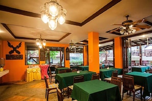 Café da manhã e almoço