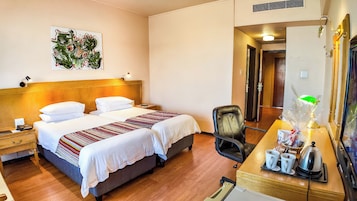 Quarto Twin Standard, 2 camas individuais | 1 quarto, roupa hipoalergénica, cofre com capacidade para portátil
