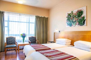 Quarto duplo standard, 2 camas de solteiro | 1 quarto, roupas de cama antialérgicas, cofres nos quartos, escrivaninha