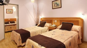 Roupas de cama antialérgicas, frigobar, cofres nos quartos, escrivaninha