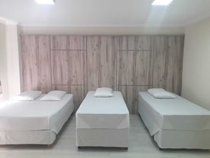 Quarto Quádruplo | Minibar, secretária, berços/camas para crianças grátis