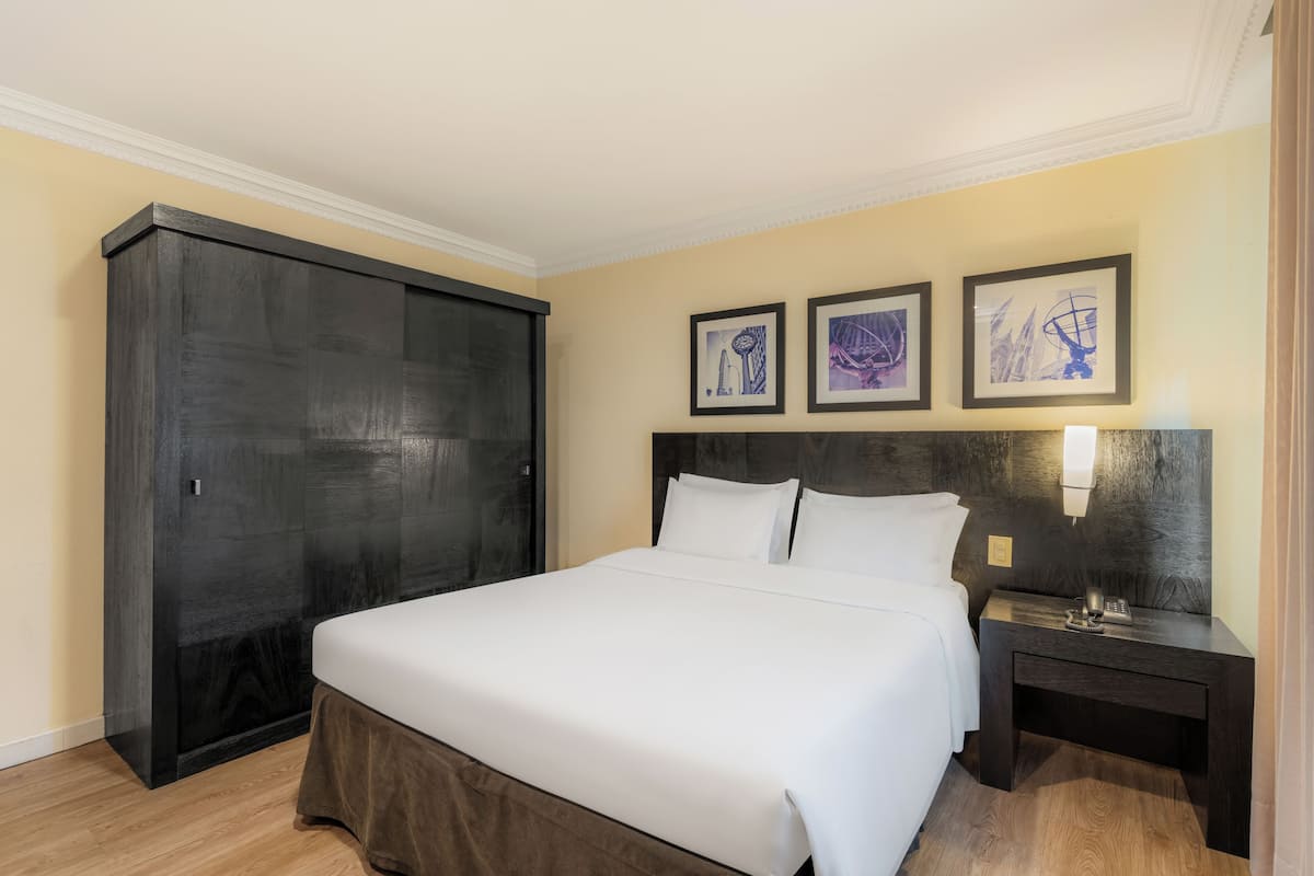 Roupa de alta qualidade, minibar, cofre no quarto