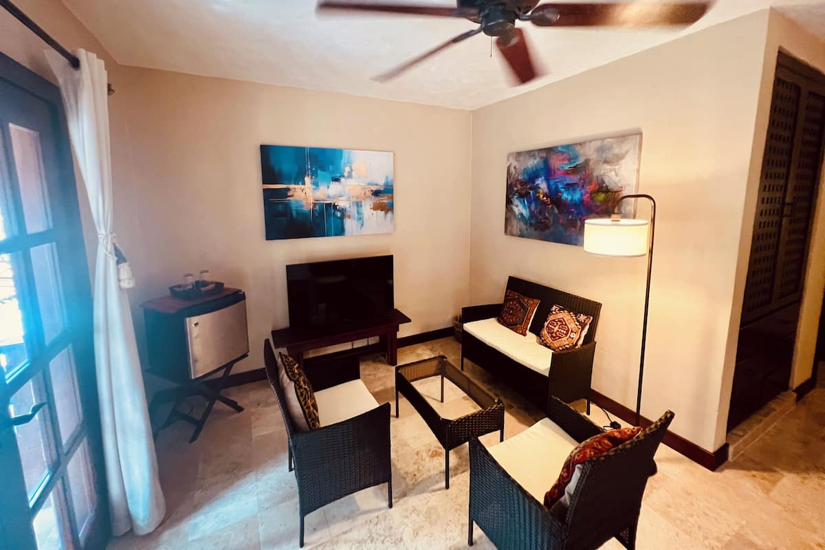 Suíte júnior, 1 cama King, sacada | Área de estar