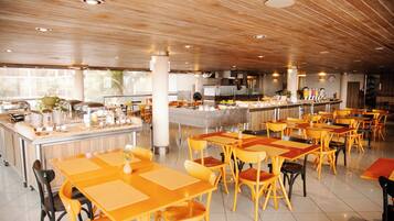 Pequeno-almoço tipo buffet diário incluído