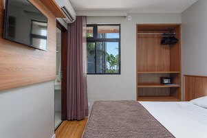 Quarto standard | Frigobar, cofres nos quartos, escrivaninha