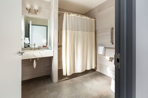 Standard, Uma cama King | Banheiro | Secador de cabelo, toalhas de banho