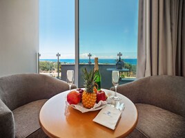 Quarto standard, 1 cama de casal ou 2 camas de solteiro, sacada, vista para o mar | Vista para praia/oceano