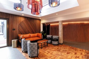 2 restaurantes, é servido café da manhã