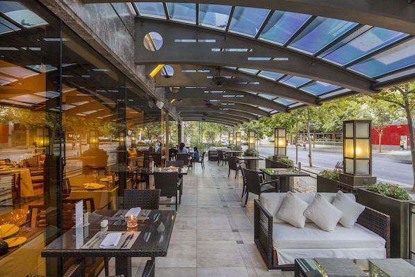 2 restaurantes, pequenos-almoços servidos, cozinha internacional