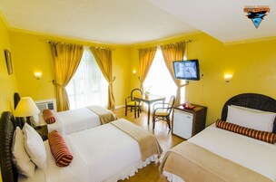 Quarto Triplo Familiar | Cofre no quarto, secretária, camas desdobráveis, Wi-fi grátis
