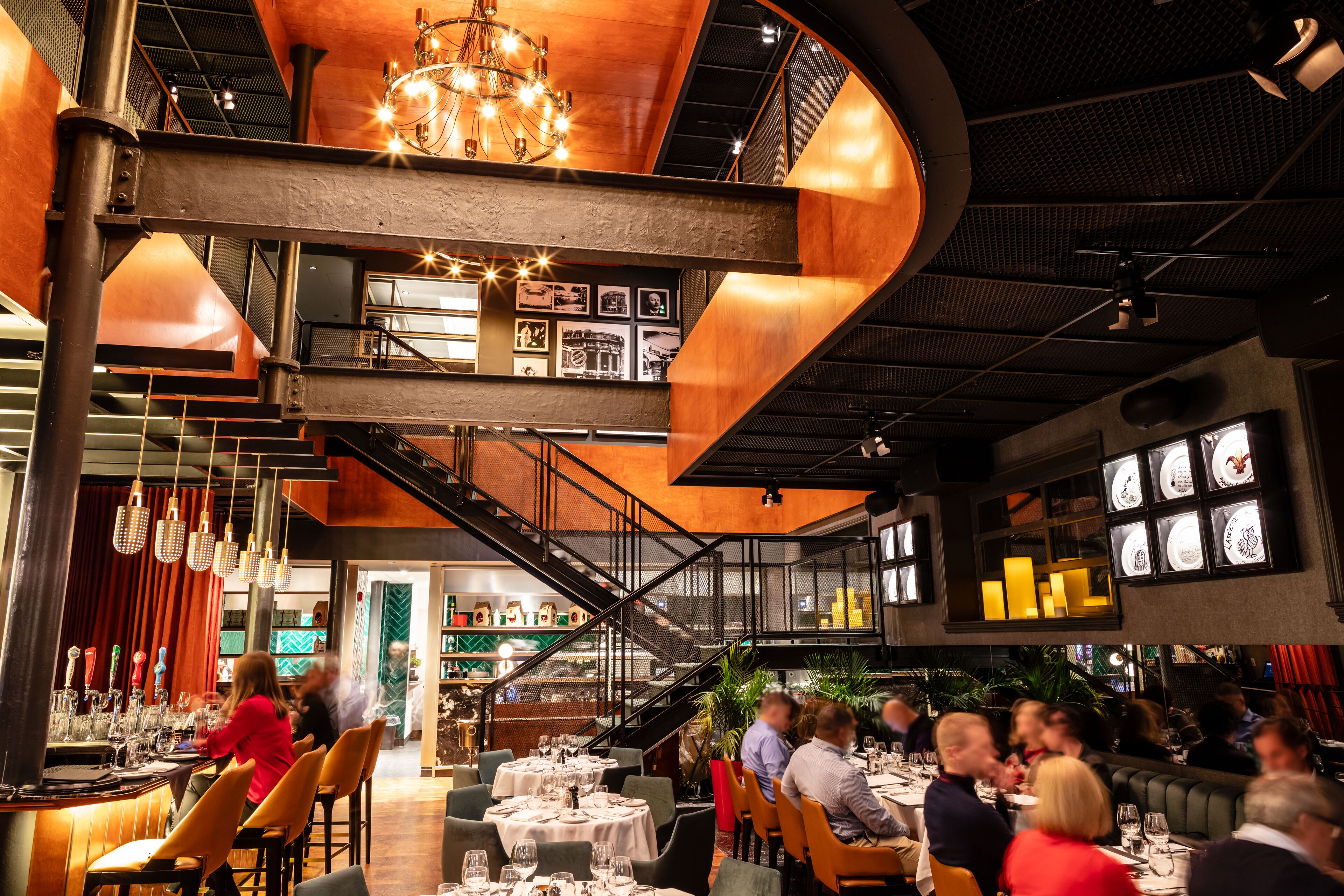 Café da manhã, almoço e jantar; culinária italiana 