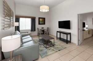 Quarto executivo, 1 cama King, para não fumantes | Roupas de cama premium, escrivaninha, ferros/tábuas de passar roupa