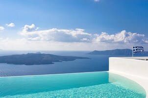 Cosmo Superior with Sea View | Piscina infinita | Piscina interna, piscina externa sazonal