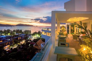 3 bares/lounges, este bar no lobby do hotel 