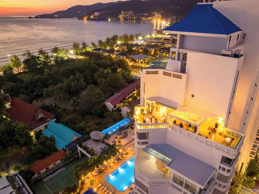 3 bares/lounges, saguão/lounge
