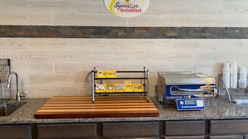 Pequeno-almoço self-service diário incluído