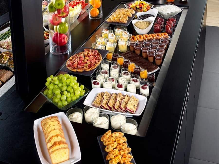 Café da manhã para viagem diário (EUR 12.9 por pessoa)