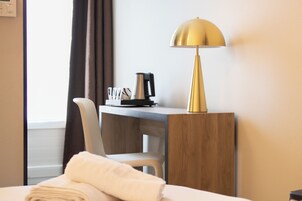 Com decoração personalizada, com mobília individualizada, secretária 