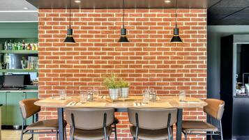 Pequenos-almoços e jantares servidos