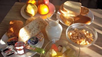 Café da manhã com buffet diário (EUR 14.90 por pessoa)