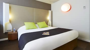 Quarto Standard, 1 cama de casal | Roupa de alta qualidade, secretária