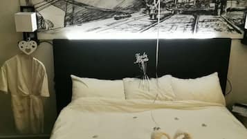 Quarto standard, 1 cama de casal | Escrivaninha, quartos à prova de som, ferros/tábuas de passar roupa