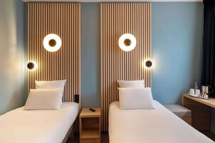 Quarto Standard, 2 camas individuais, não fumadores | Roupa de alta qualidade, secretária, quartos insonorizados
