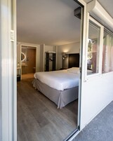 Roupa de alta qualidade, cofre no quarto, com decoração personalizada 