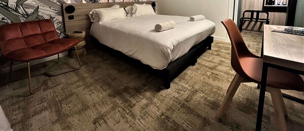 Quarto Standard, 1 cama de casal | Roupa de alta qualidade, secretária 