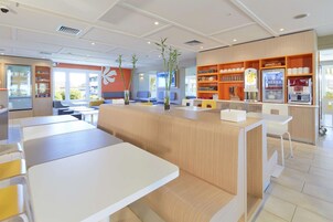 Pequeno-almoço takeaway diário (7.50 EUR por pessoa) 