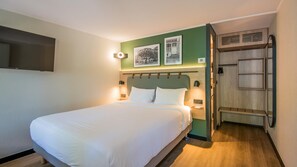 Quarto Standard, 1 cama queen-size | Roupa de alta qualidade, secretária, Wi-fi grátis 