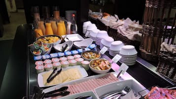 Pequeno-almoço tipo buffet diário (14.9 EUR por pessoa)