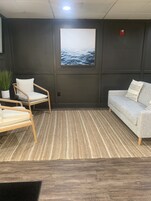 Área de estar no saguão