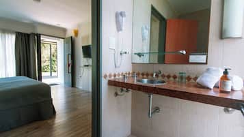 Quarto clássico, vista para o jardim | 1 quarto, roupas de cama premium, edredons de pluma