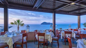 3 restaurantes, é servido almoço