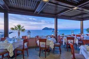 3 restaurantes: opção de almoço e jantar