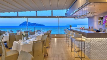 3 restaurantes, almoços servidos