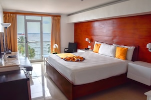 Standard Superior Room, Sea View | Edredões de penas, minibar, cofre no quarto, secretária 