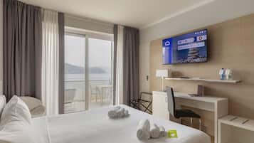 Quarto Duplo Standard, vista para o mar | Edredões de penas, cofre no quarto, secretária