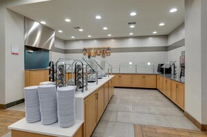 Café da manhã com buffet grátis todos os dias