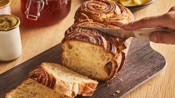 Pequeno-almoço tipo buffet diário (13.90 EUR por pessoa)