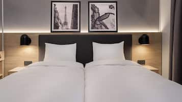 Quarto standard, 2 camas de solteiro | Roupas de cama premium, escrivaninha, cortinas blackout