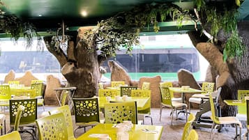 Café da manhã com buffet grátis todos os dias