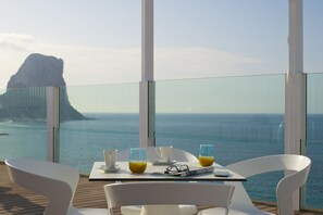 Bar à beira da piscina