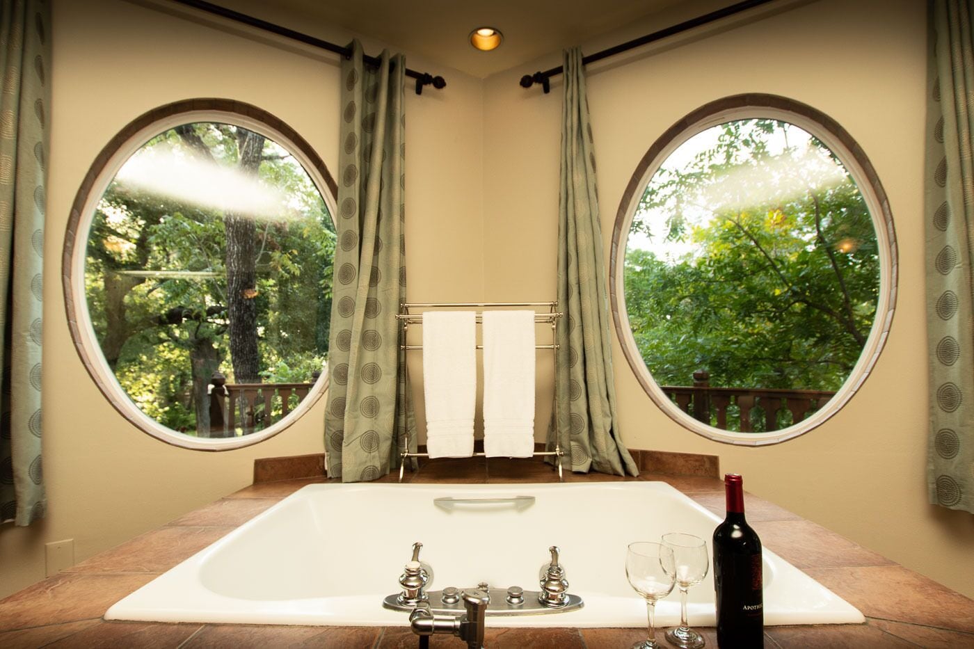 Quarto | Banheiro | Chuveiro, roupões de banho, toalhas de banho 