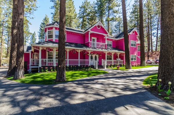Apples Bed & Breakfast - Big Bear Lake, CA