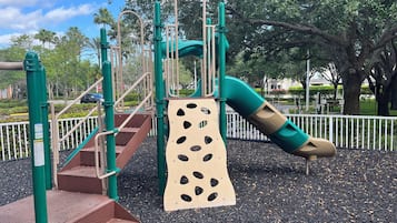 Área de recreio para crianças (ao ar livre)