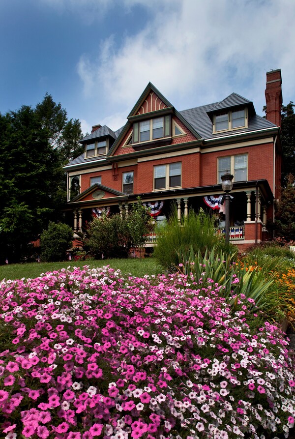 B. F. Hiestand House Bed & Breakfast - Marietta, PA