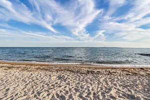 Na praia, areia branca 